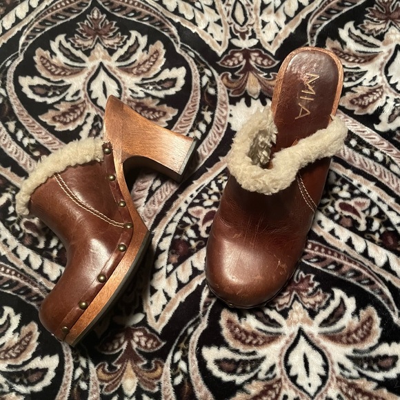 MIA | Shoes | Vintage Mia Leather Sherpa Lined Clogs | Poshmark